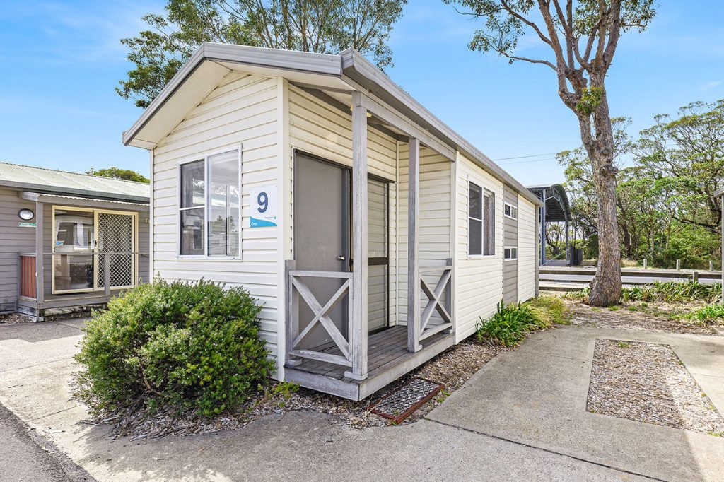 Beach Comber Cabin Accommodation - Tween Waters Merimbula
